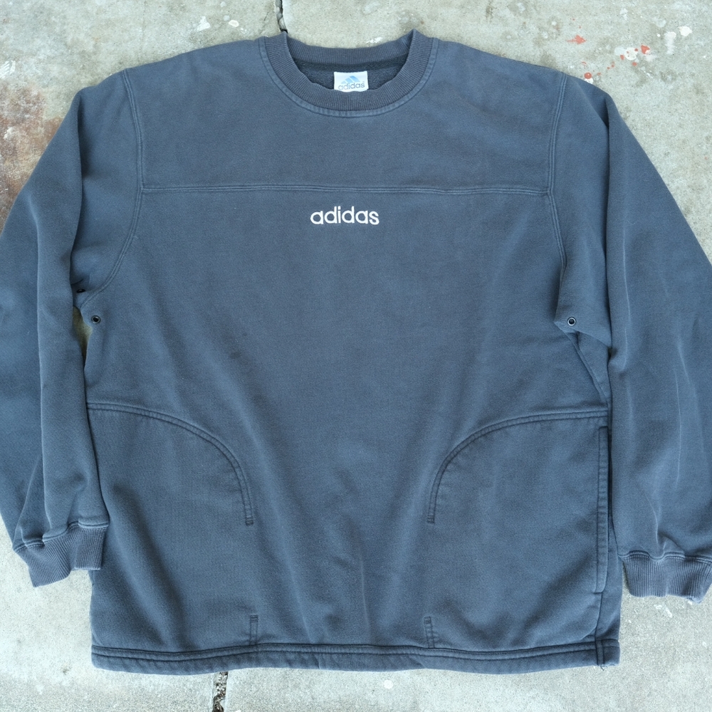 Vintage 2000s Adidas Men's Center Logo Embroidered, S… - Gem
